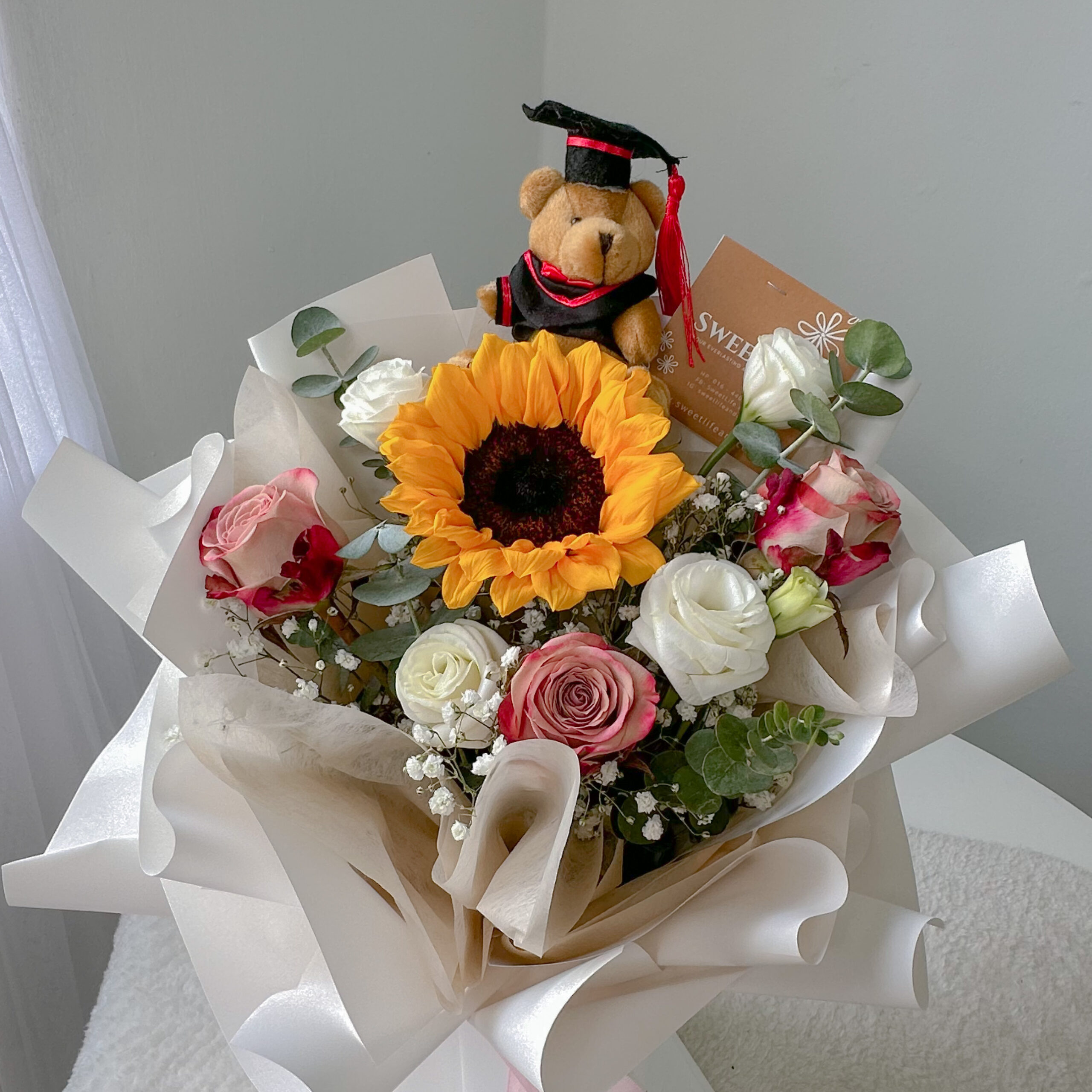 Graduation Flowers: Celebrate Achievements with Stunning Bouquets