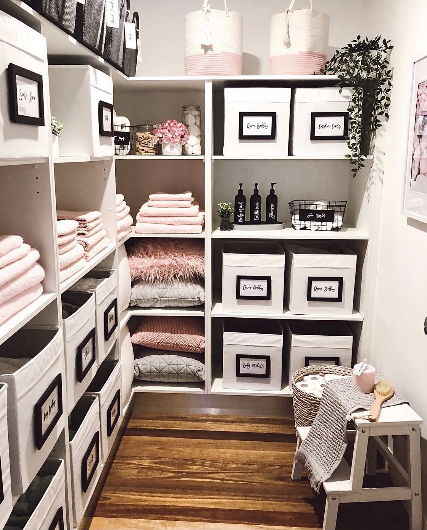 Top 29 Large Linen Closet Organization Strategies for Modern Homes ...