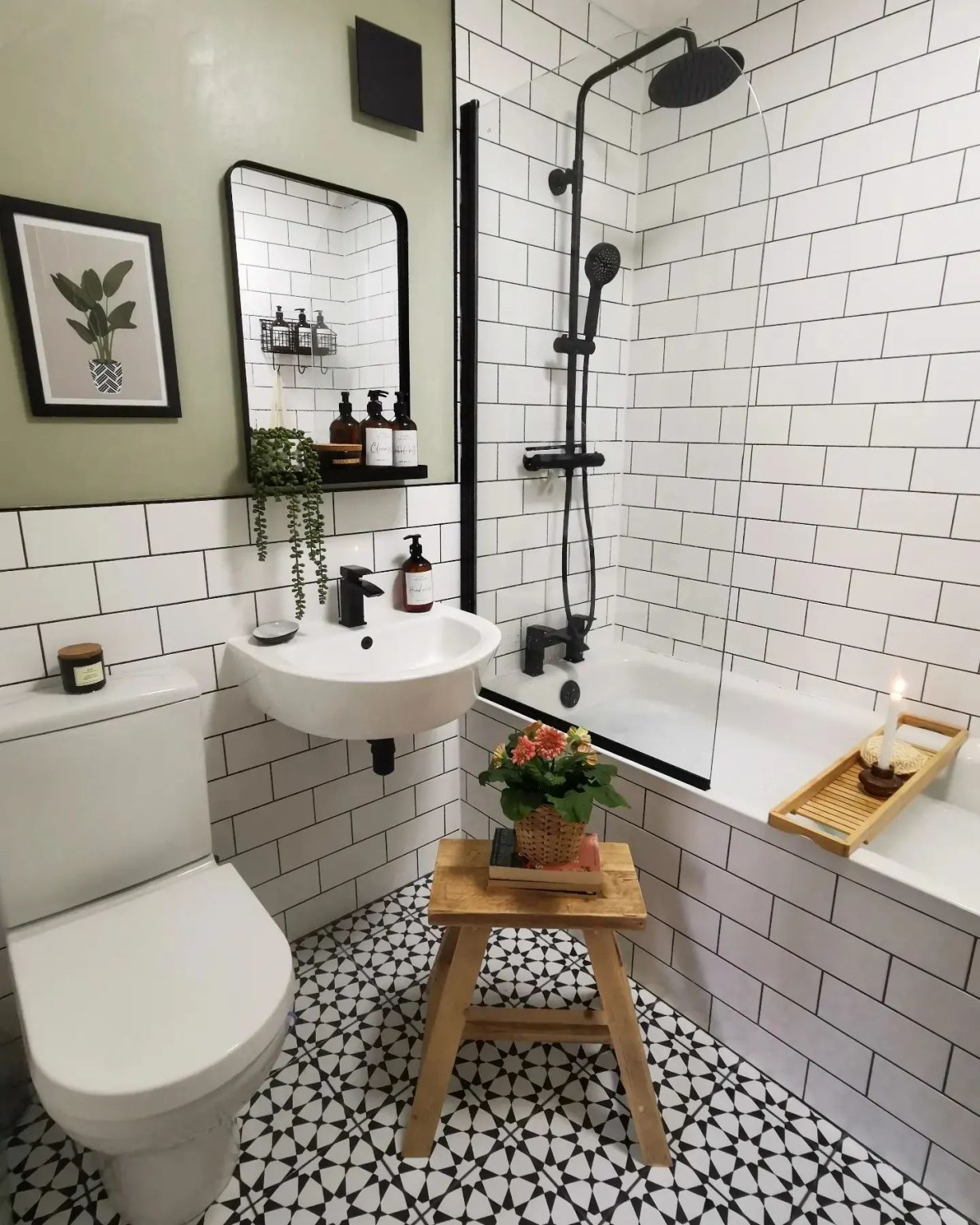 34 Small Bathroom Organization Ideas to Maximize Your Space - placeideal.com