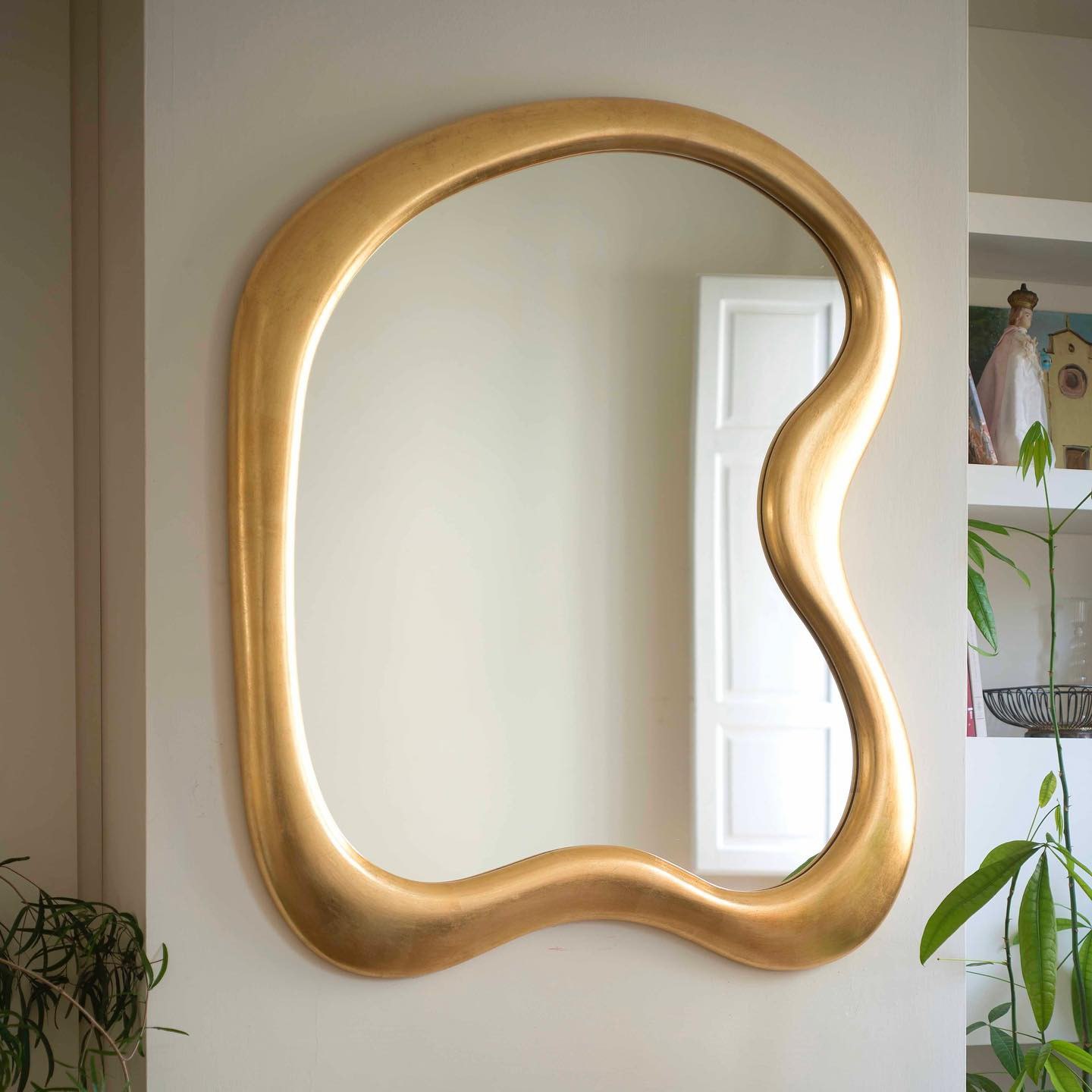 33 Chic Ways to Style with Gold Mirrors in 2025 - placeideal.com