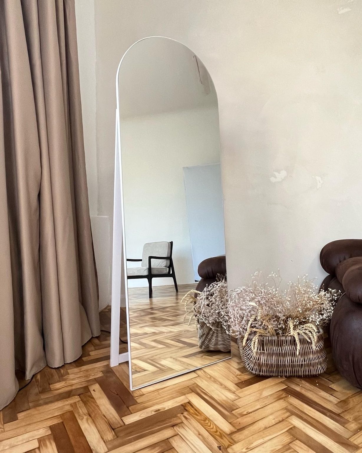 35 Trending Standing Mirror Decorating Ideas for Modern Homes ...