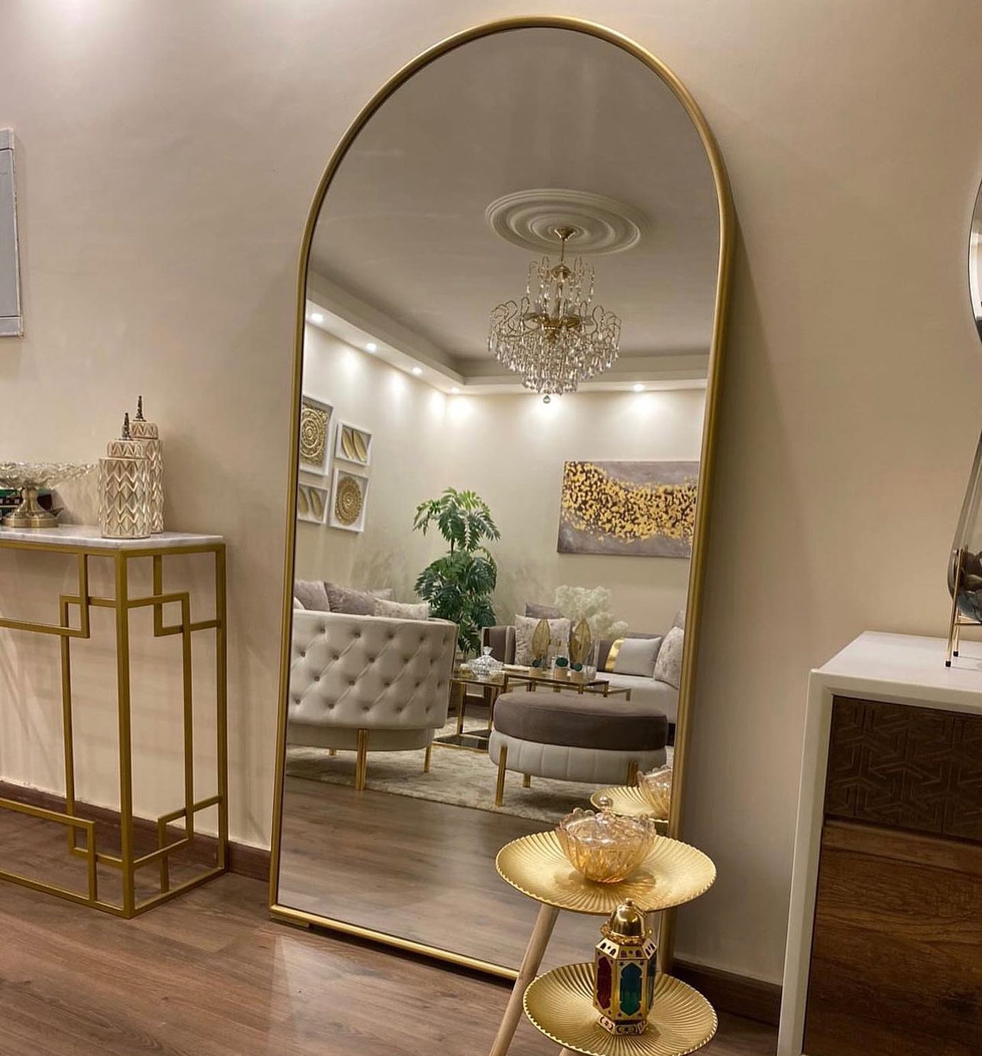 Reflecting Style: Mastering the Art of Decorating with Mirrors in Your ...