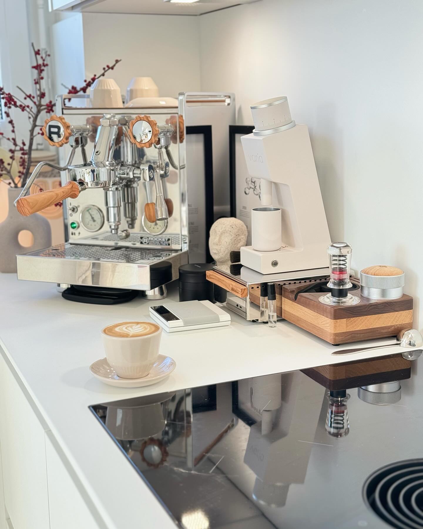 Top 25 Coffee Table Decor Trends for 2025: Stylish Home Coffee Stations ...