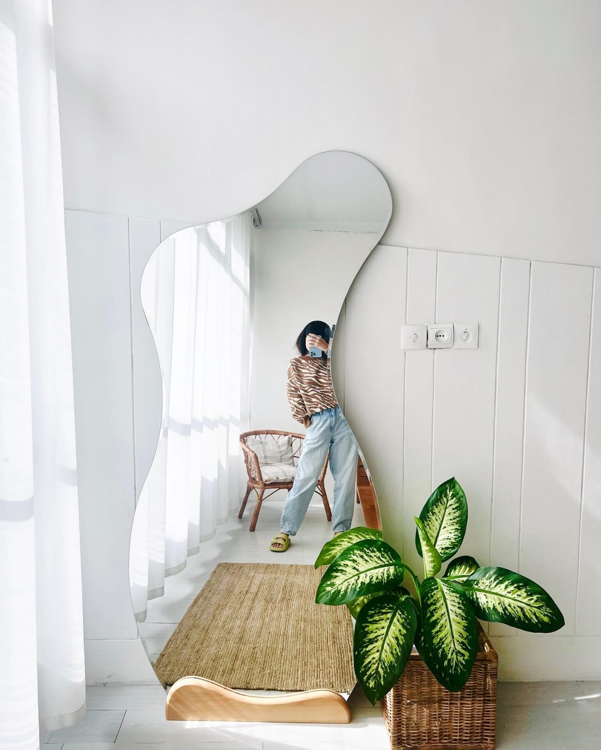 35 Trending Standing Mirror Decorating Ideas for Modern Homes ...