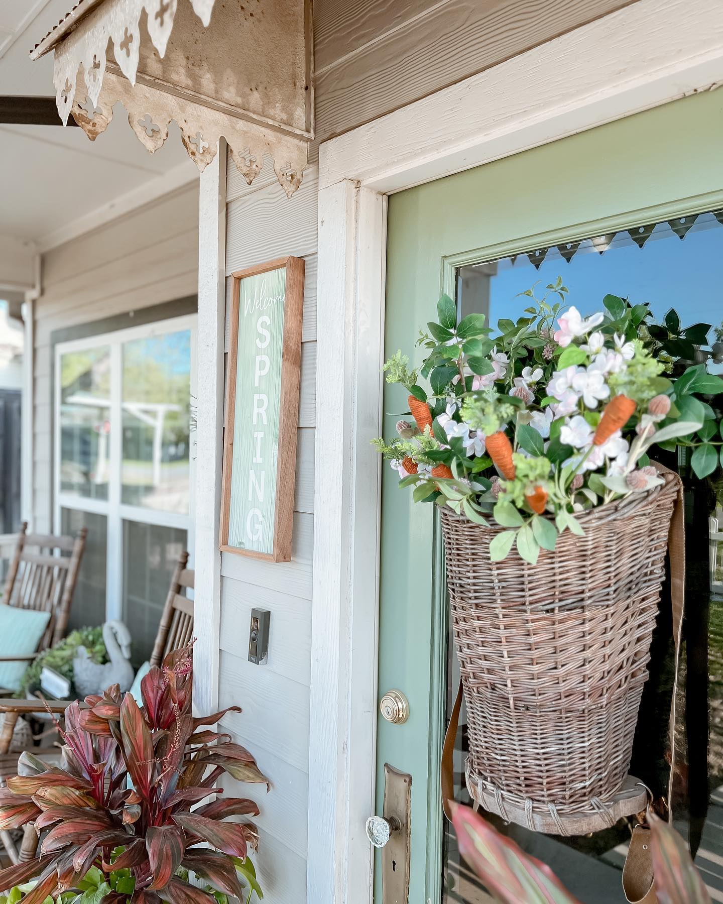 Spring Porch Decor: Blossoming Trends to Refresh Your Outdoor Welcome ...