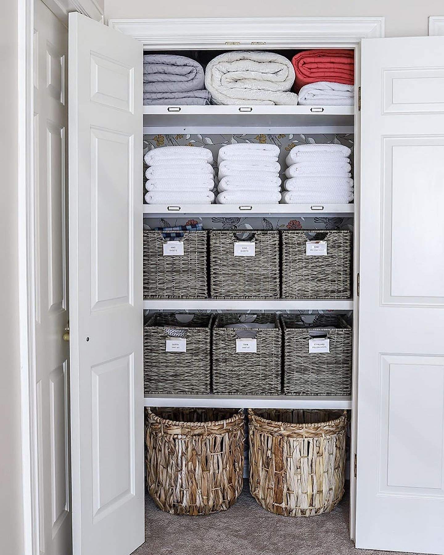 Top 29 Large Linen Closet Organization Strategies for Modern Homes ...