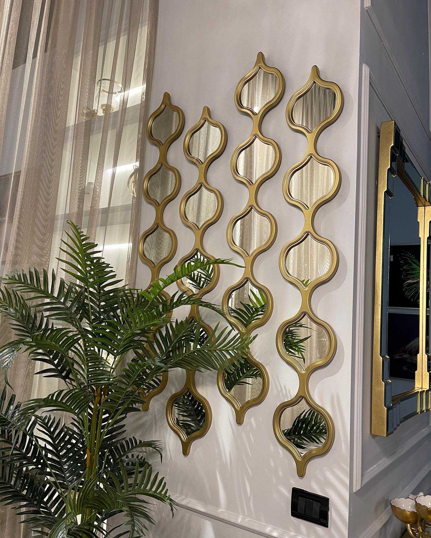 33 Chic Ways to Style with Gold Mirrors in 2025 - placeideal.com