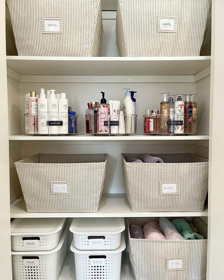 27 Chic Bathroom Linen Closet Organization Ideas for 2025 Homes ...