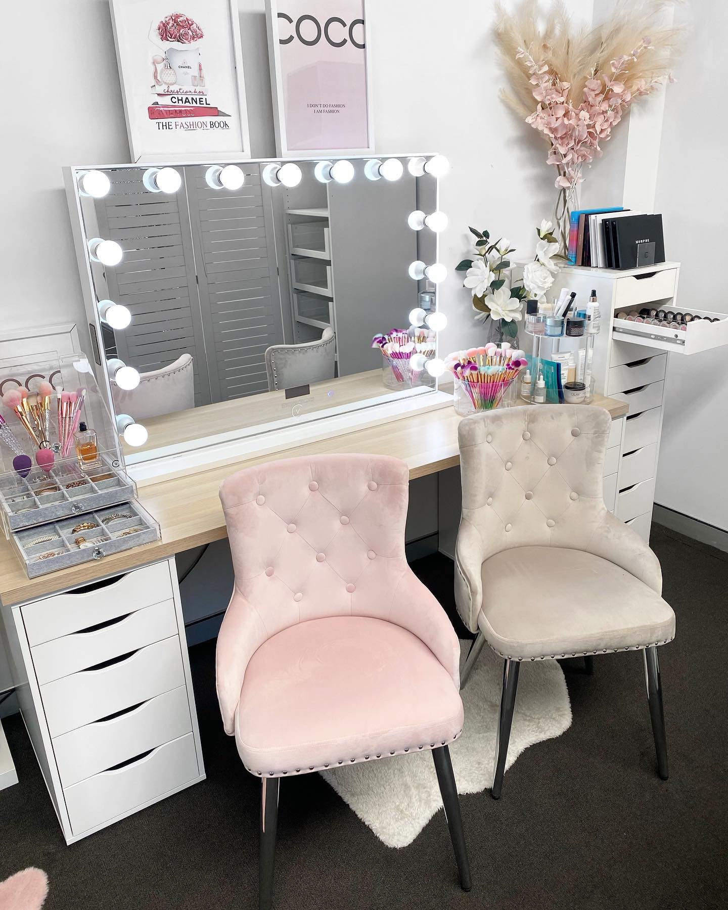 27 Trending Vanity Chair Styles for 2025: Find Your Perfect Match ...
