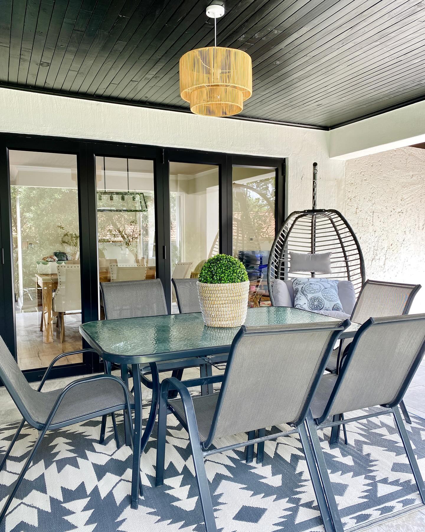 Discover Top 26 Glass Patio Table Styles for 2025 - Outdoor Elegance ...