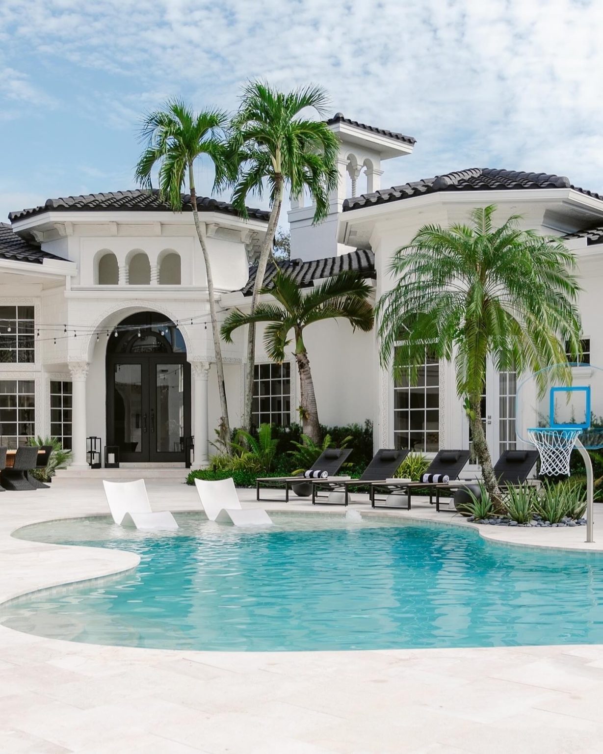 37 Trending Pool Decor Ideas - Transform Your Backyard! - placeideal.com