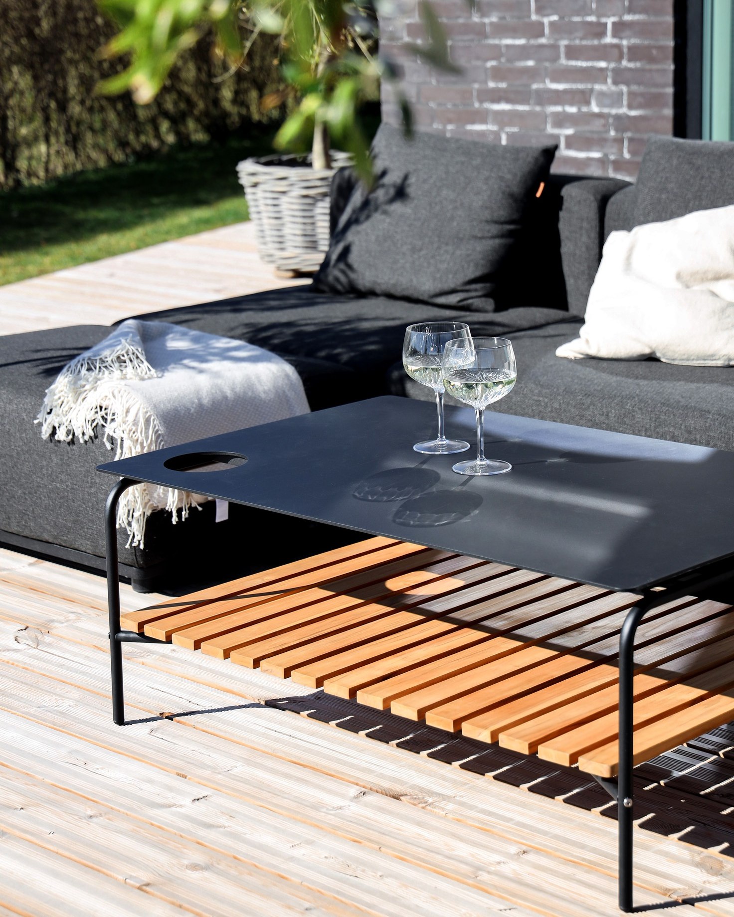 Top 31 Patio Table Styles 2025 - Modern Outdoor Dining Inspiration ...