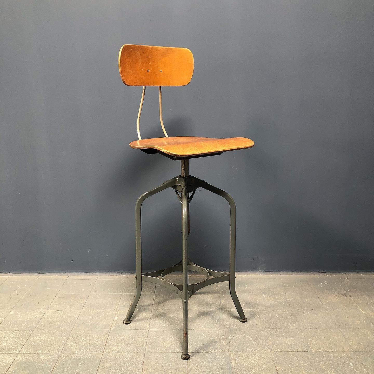 Explore 31 Innovative Workshop Chair Designs for 2025 - Trendsetting ...