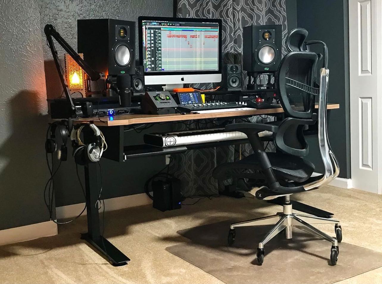 Explore 38 Gaming Desk Designs: Top Trends and Layouts - placeideal.com