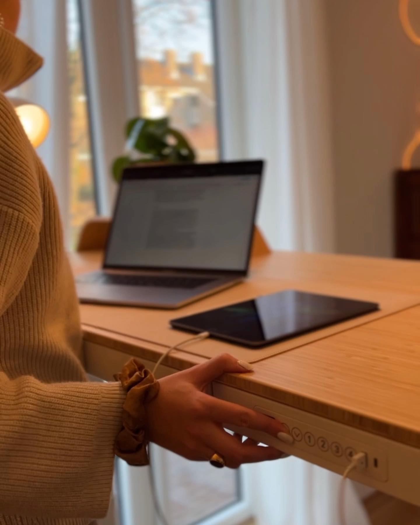 37 Electric Desk Designs 2025: Elevate Your Home Office Now ...