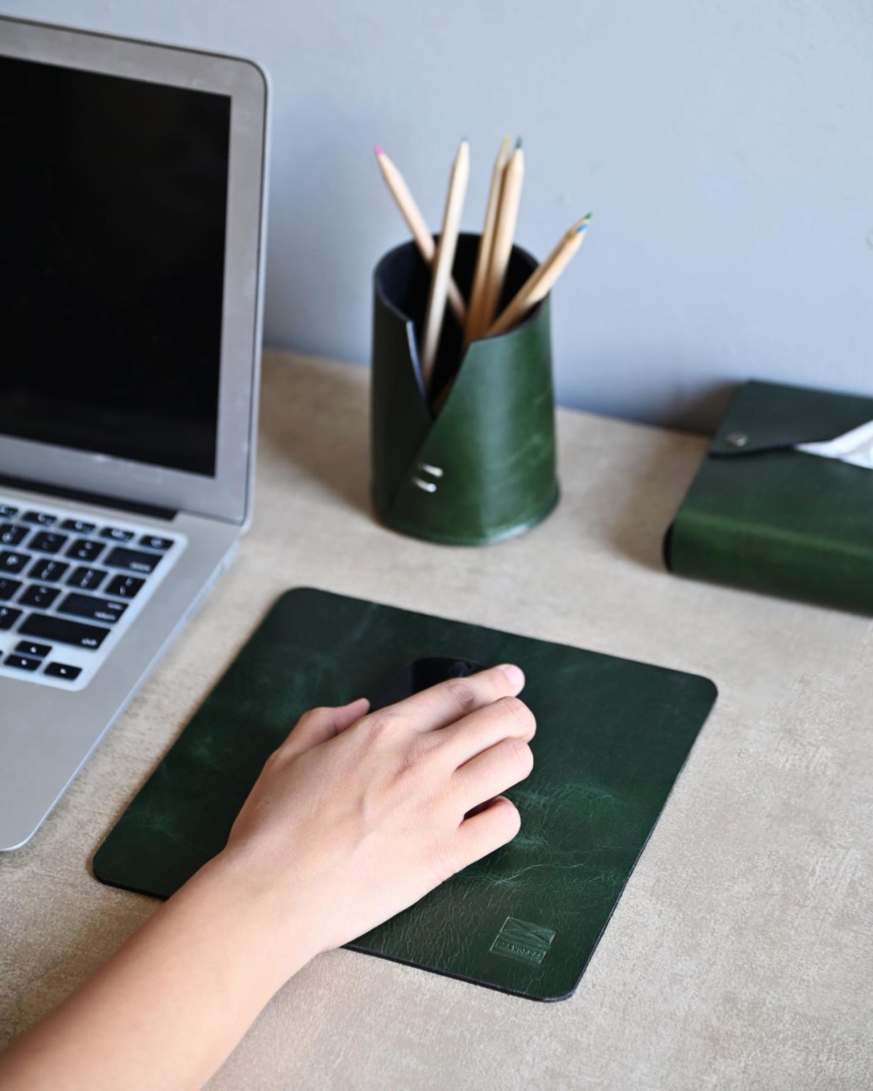 41 Must-Have Desk Accessories: Elevate Your Workspace Aesthetics ...