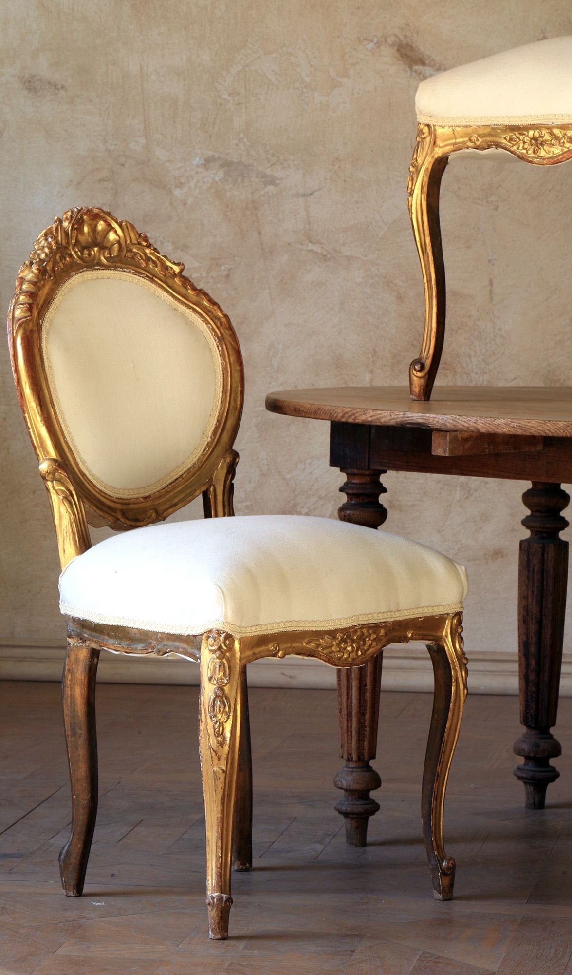 29 Vintage Chair Styles for 2025: Merge Timeless Elegance & Modern ...