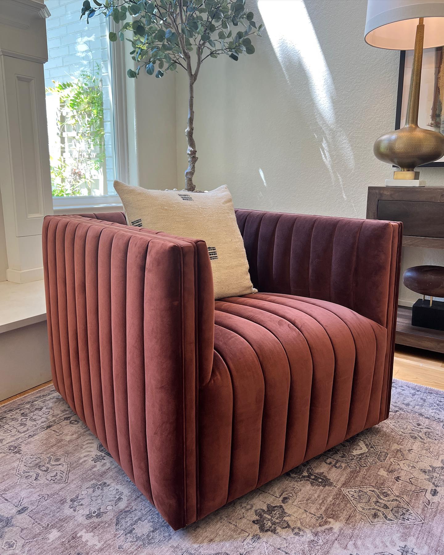 27 Velvet Chair 2025 Designs: Elevate Your Home with Luxury Seating ...