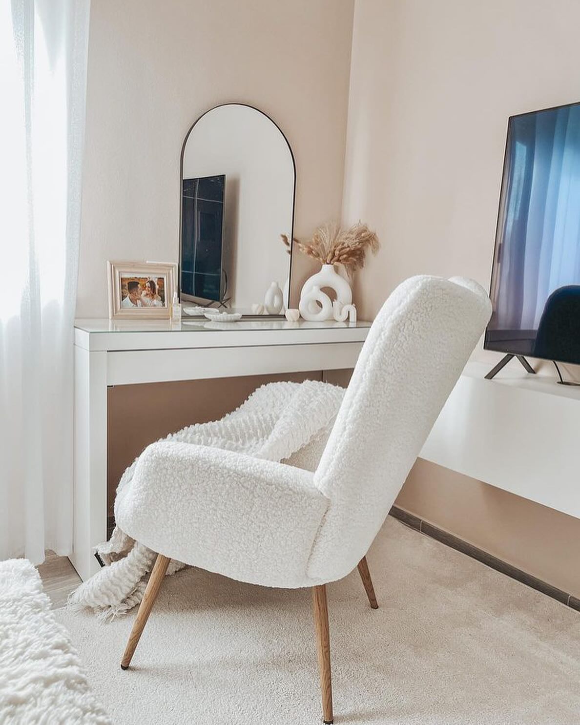 27 Trending Vanity Chair Styles for 2025: Find Your Perfect Match ...