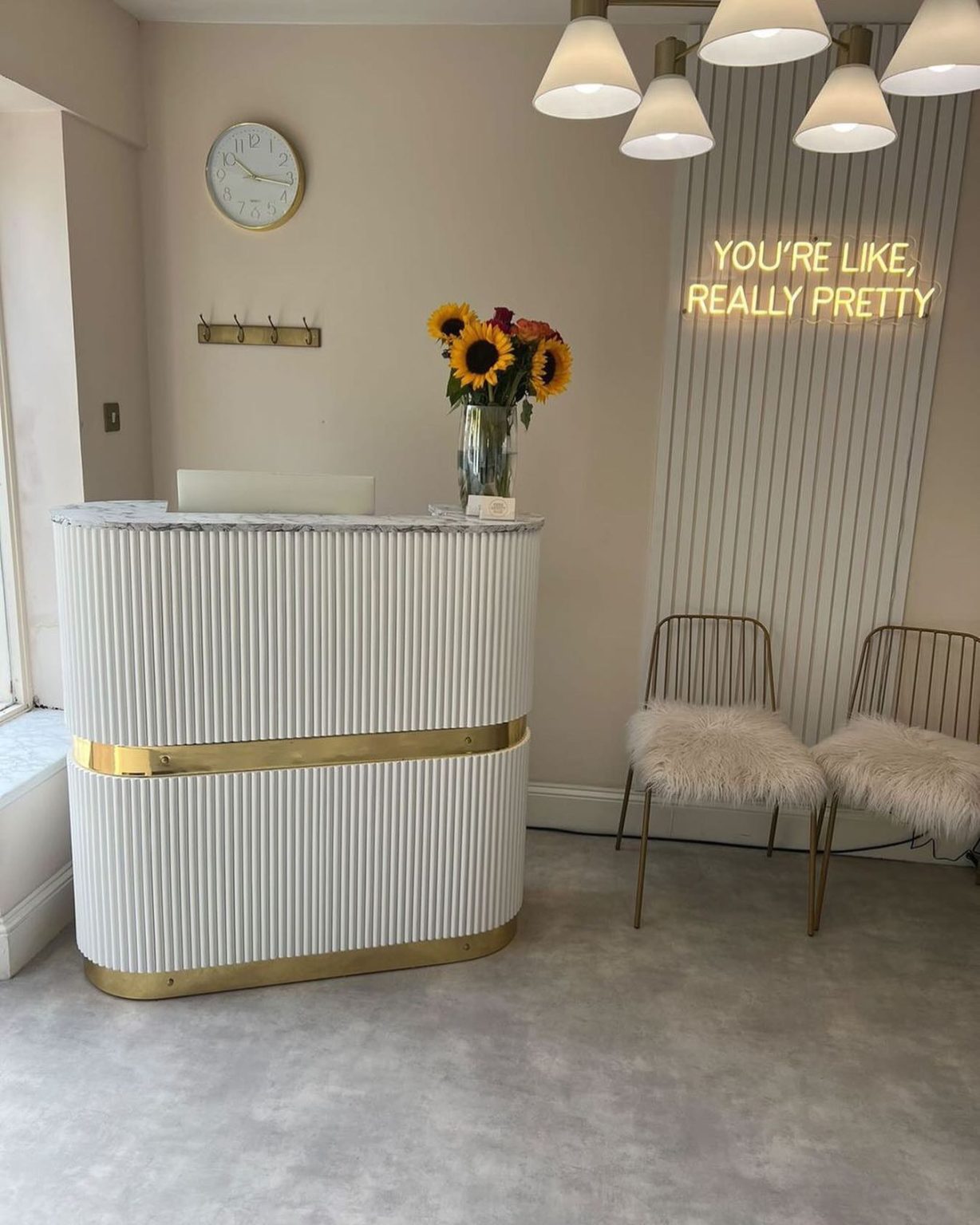 41 Front Desk Designs: Innovate Your Welcome Space - placeideal.com