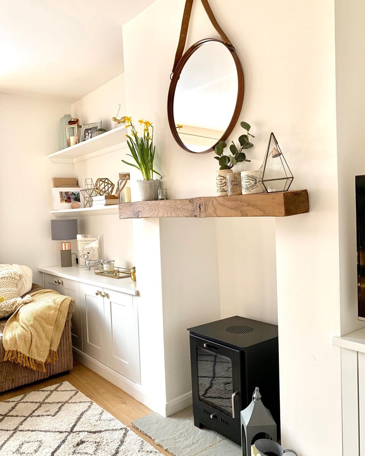 37 Top Living Room Wall Mirror Trends - Reflect Your Style - placeideal.com