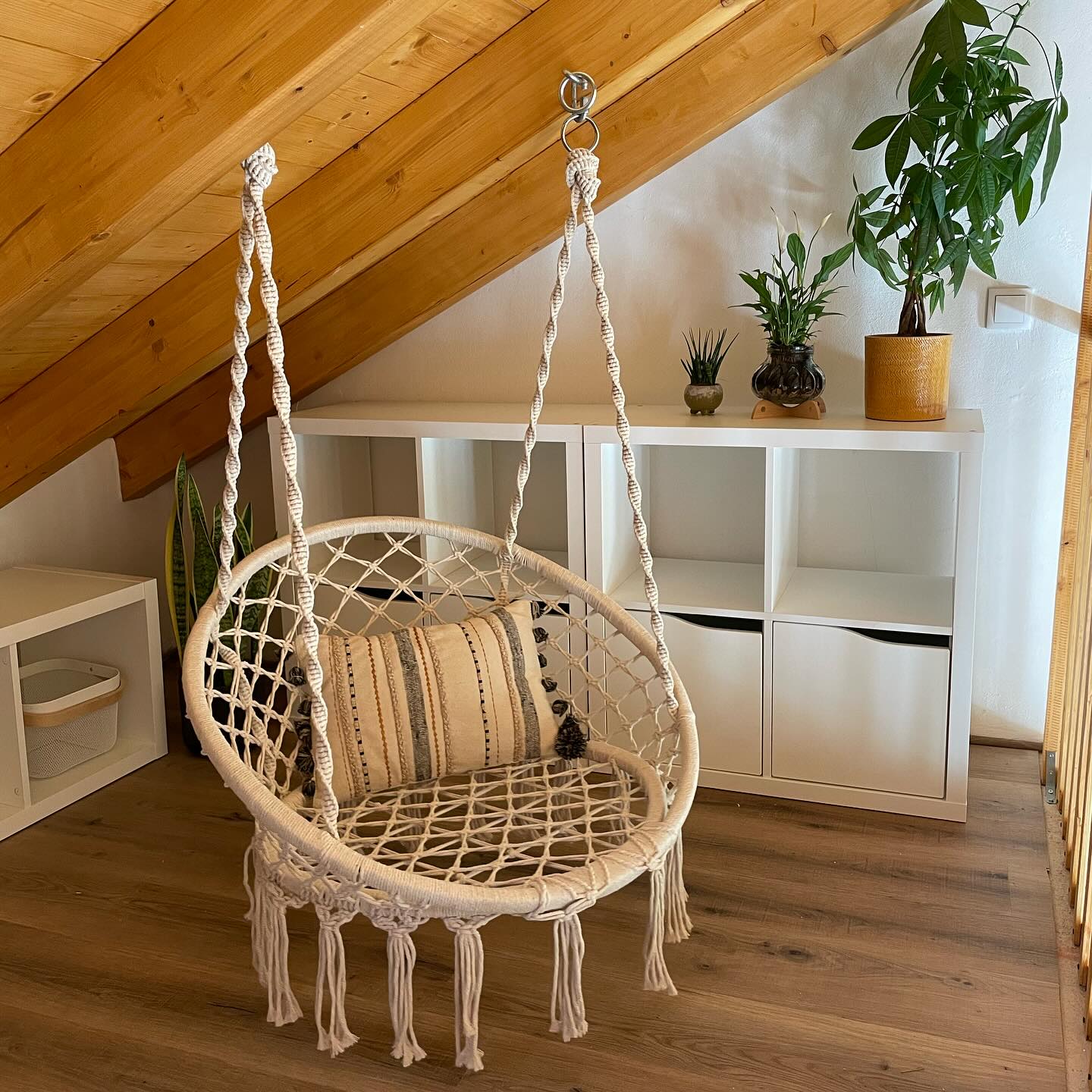 Discover 38 Hanging Chair Designs for 2025: Stylish Comfort in Every ...