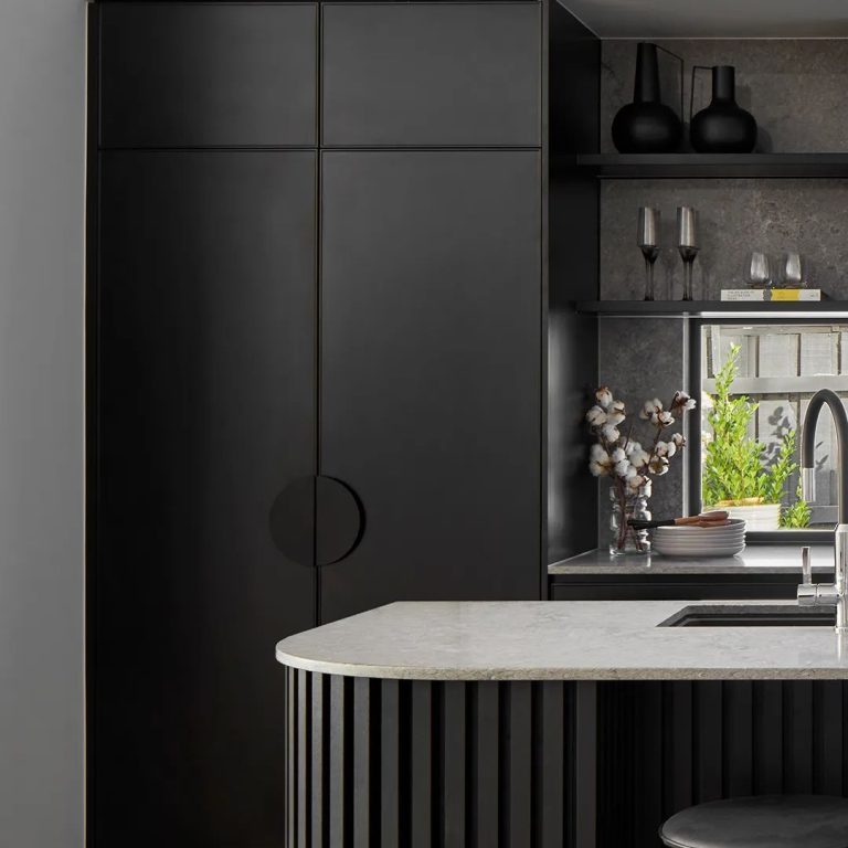 31 Black Kitchen Ideas for Chic & Versatile Cooking Spaces - placeideal.com