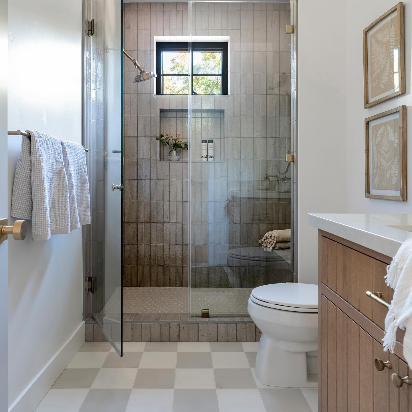 Unique Shower Tile Designs: 43 Inspirational Ideas for Your Bathroom - placeideal.com