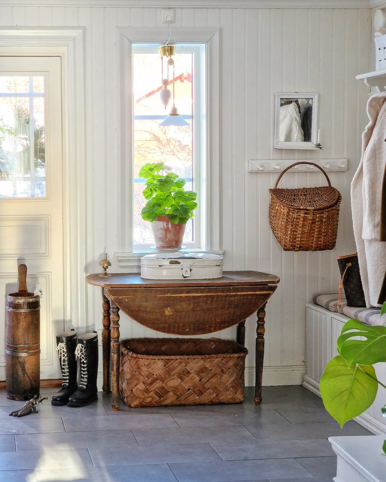 Top 35 Hallway Entrance Ideas to Elevate Your Home's First Impression ...