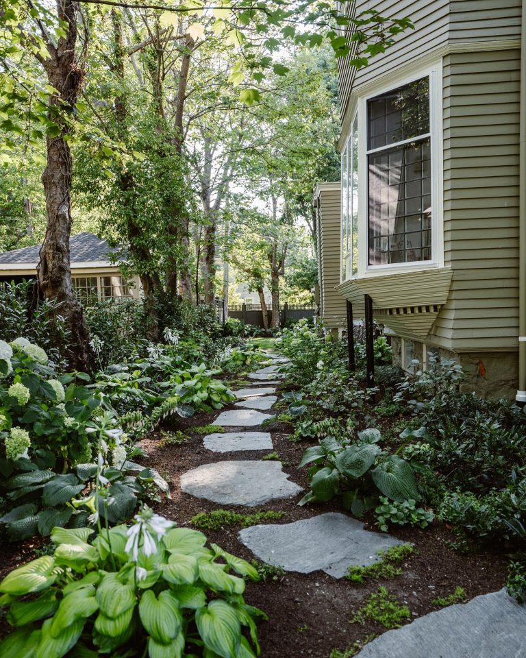 Elevate Your Yard: 31 Stepping Stone Walkway Designs for Every Style ...