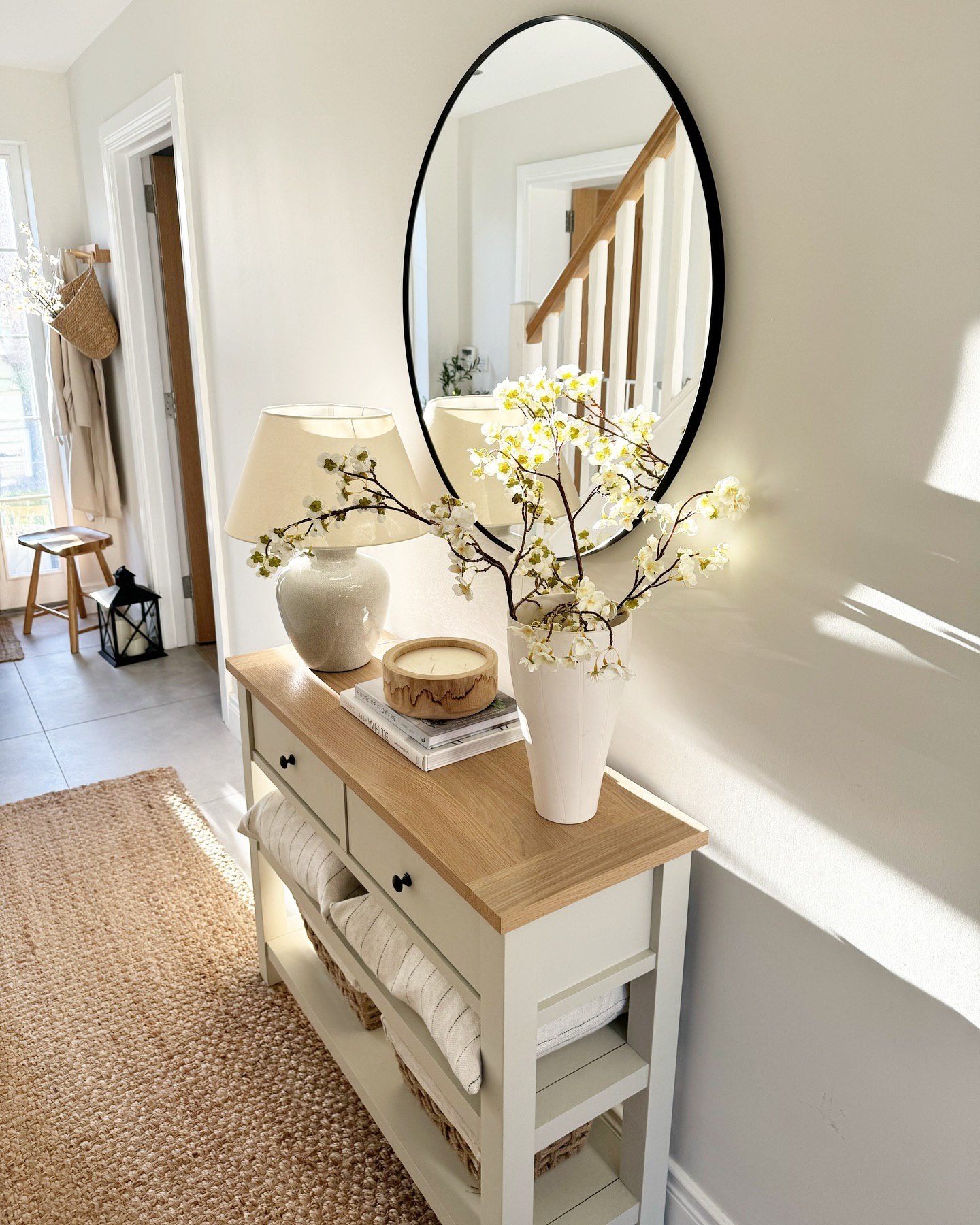 Top 35 Console Table Hallway Ideas for a Welcoming Home Entrance ...