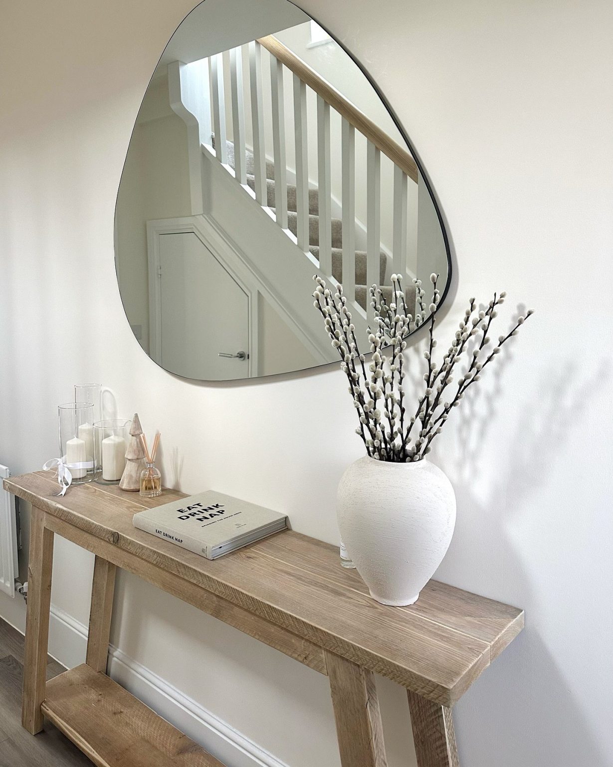 Top 35 Console Table Hallway Ideas for a Welcoming Home Entrance ...