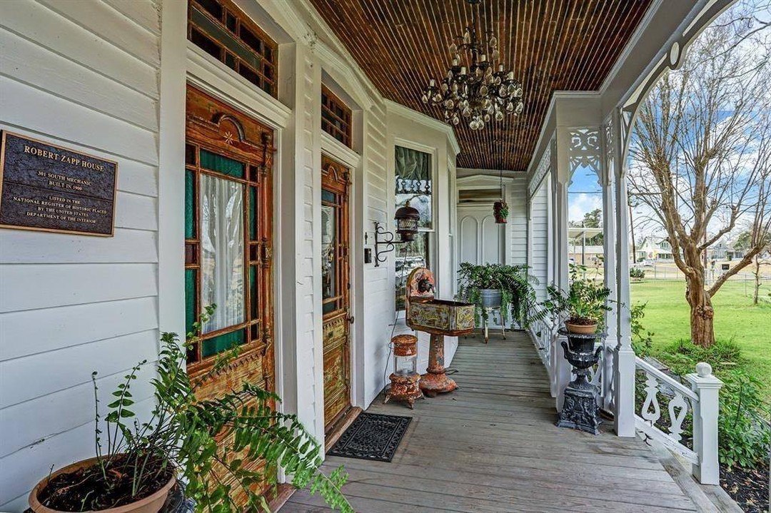 23 Vintage Front Porch Designs That Invite You Home - placeideal.com
