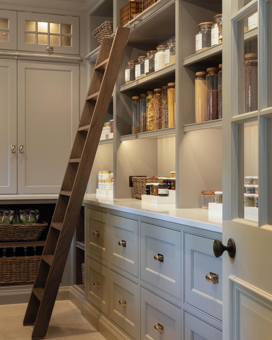 Top 36 Walk-In Pantry Ideas for Maximized Storage & Style | Home Design ...