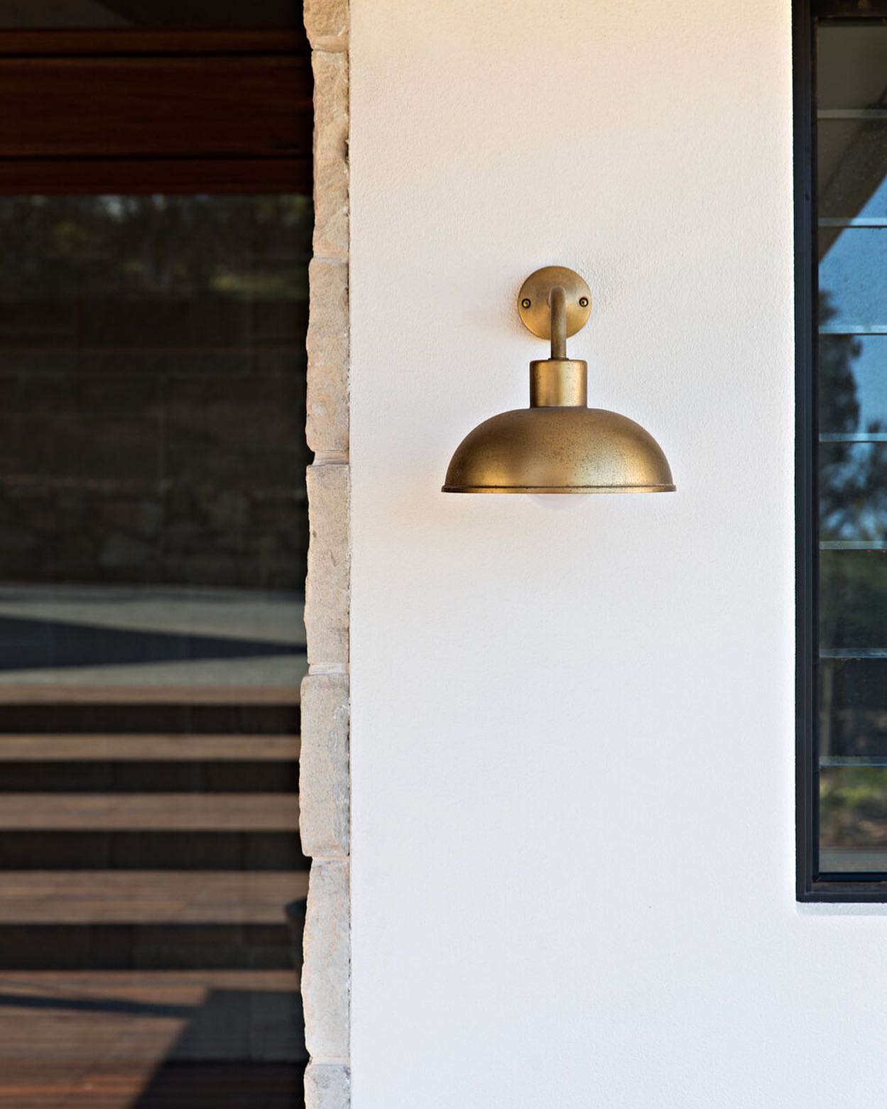 38 Outdoor Wall Lights: Enchanting Designs for Every Style - placeideal.com