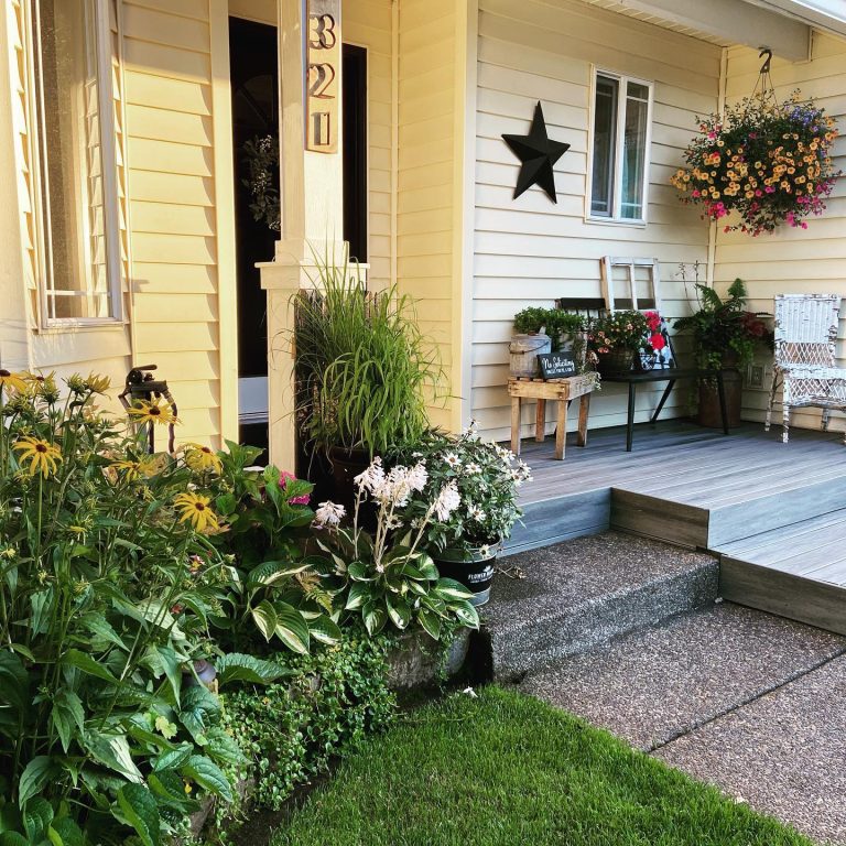 23 Vintage Front Porch Designs That Invite You Home - placeideal.com
