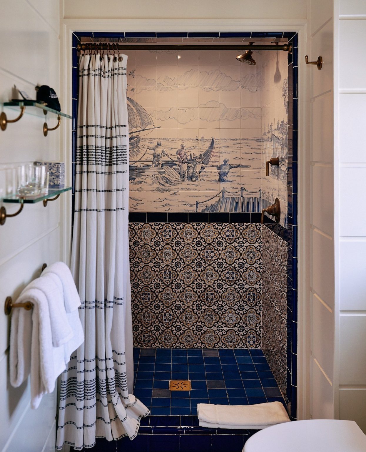 Explore 33 Nautical Bathroom Ideas for Maritime-Inspired Elegance ...