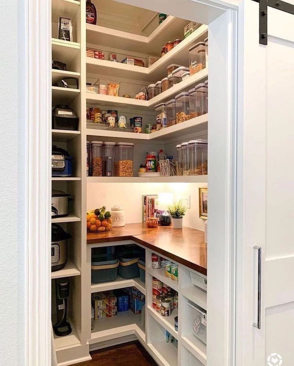 Top 36 Walk-In Pantry Ideas for Maximized Storage & Style | Home Design ...