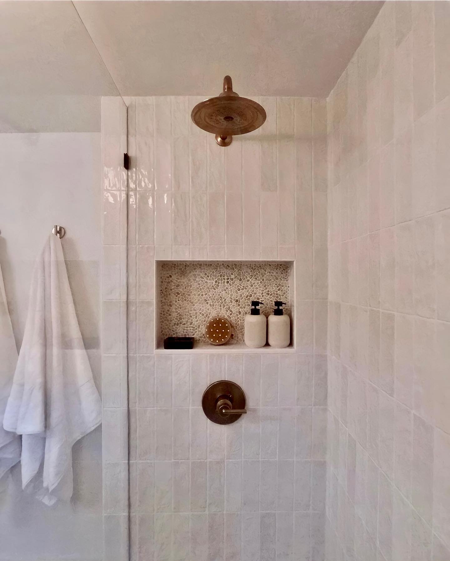 Unique Shower Tile Designs: 43 Inspirational Ideas for Your Bathroom ...