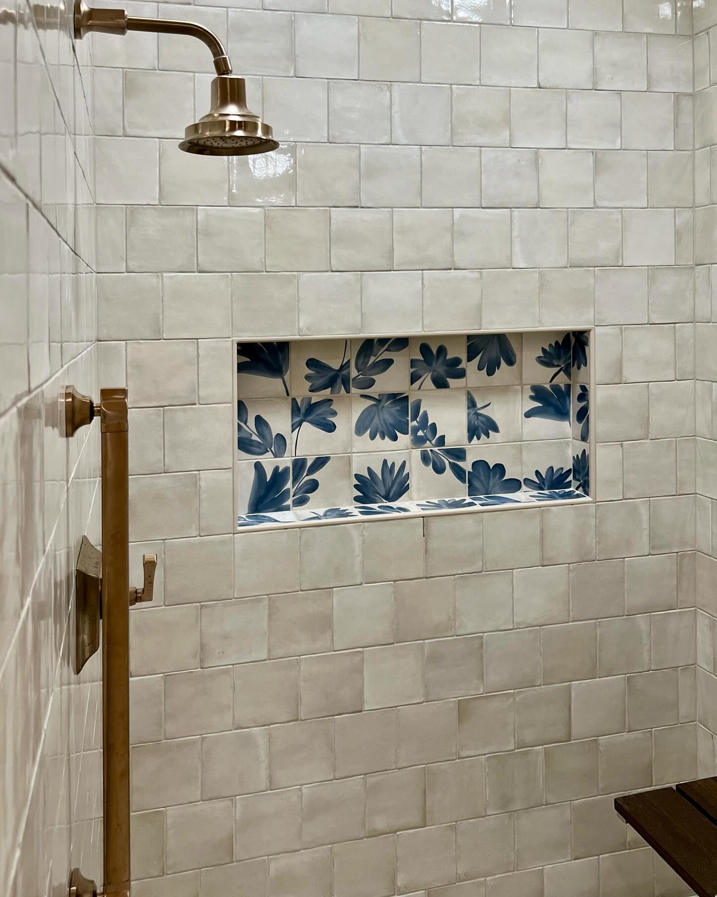 Unique Shower Tile Designs: 43 Inspirational Ideas for Your Bathroom ...