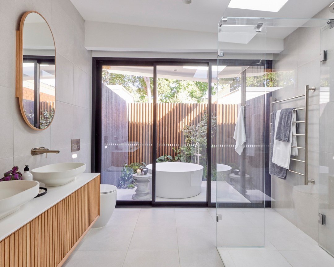 Discover 35 Outdoor Bathroom Ideas for a Blissful Retreat - placeideal.com