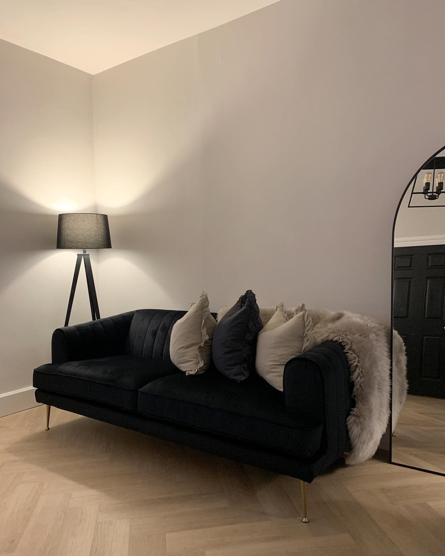 33 Black Sofa Living Room Ideas to Revamp Your Space | Comfy and Chic ...