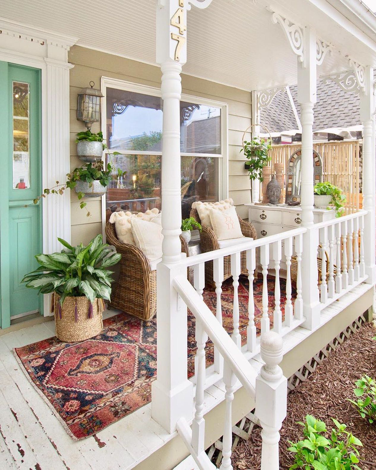 23 Vintage Front Porch Designs That Invite You Home - placeideal.com