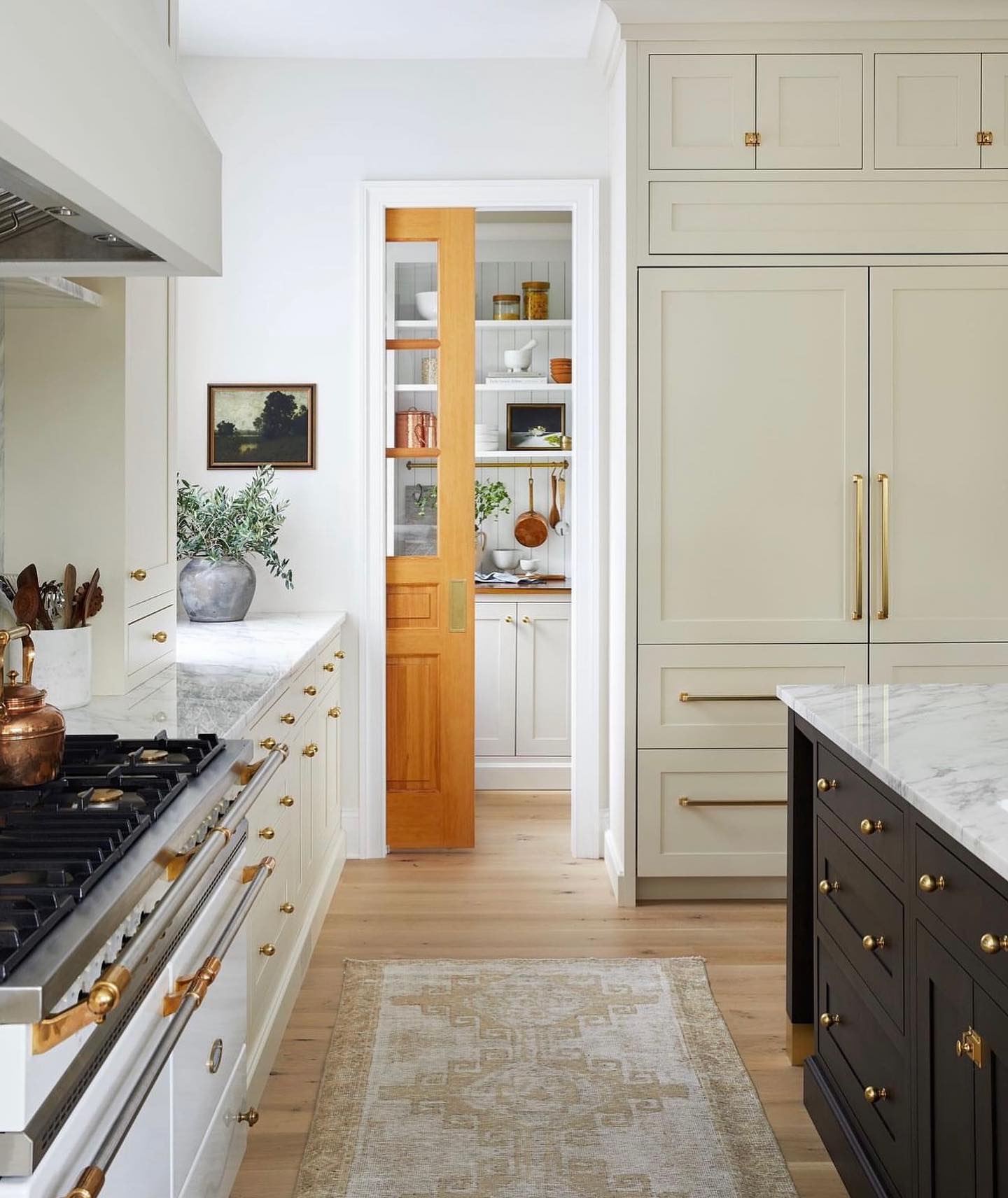 31 Pantry Door Ideas to Transform Your Kitchen with Style - placeideal.com