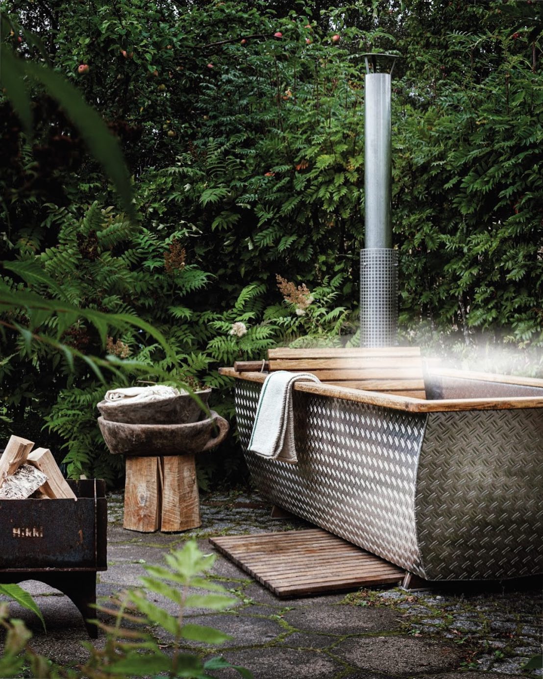 Discover 35 Outdoor Bathroom Ideas for a Blissful Retreat - placeideal.com