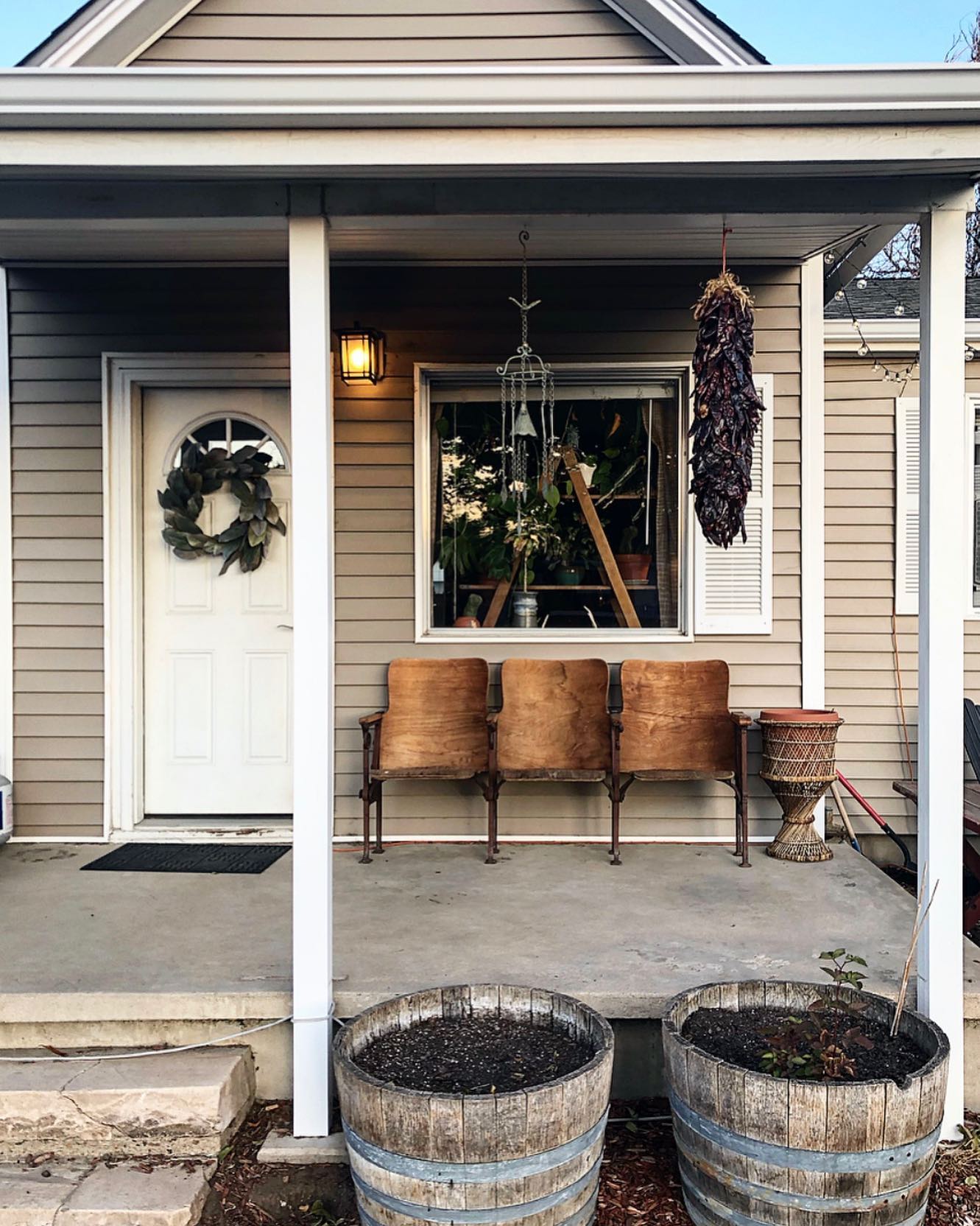 23 Vintage Front Porch Designs That Invite You Home - placeideal.com