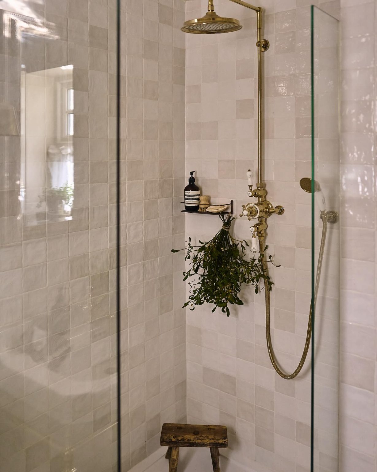 Unique Shower Tile Designs: 43 Inspirational Ideas for Your Bathroom ...