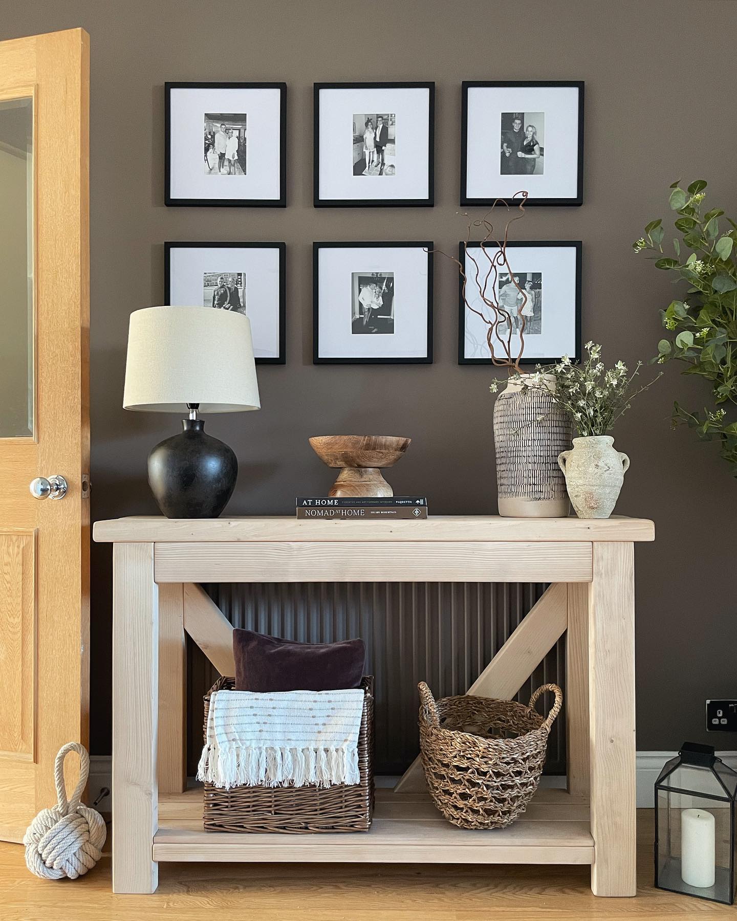 Top 35 Console Table Hallway Ideas for a Welcoming Home Entrance ...