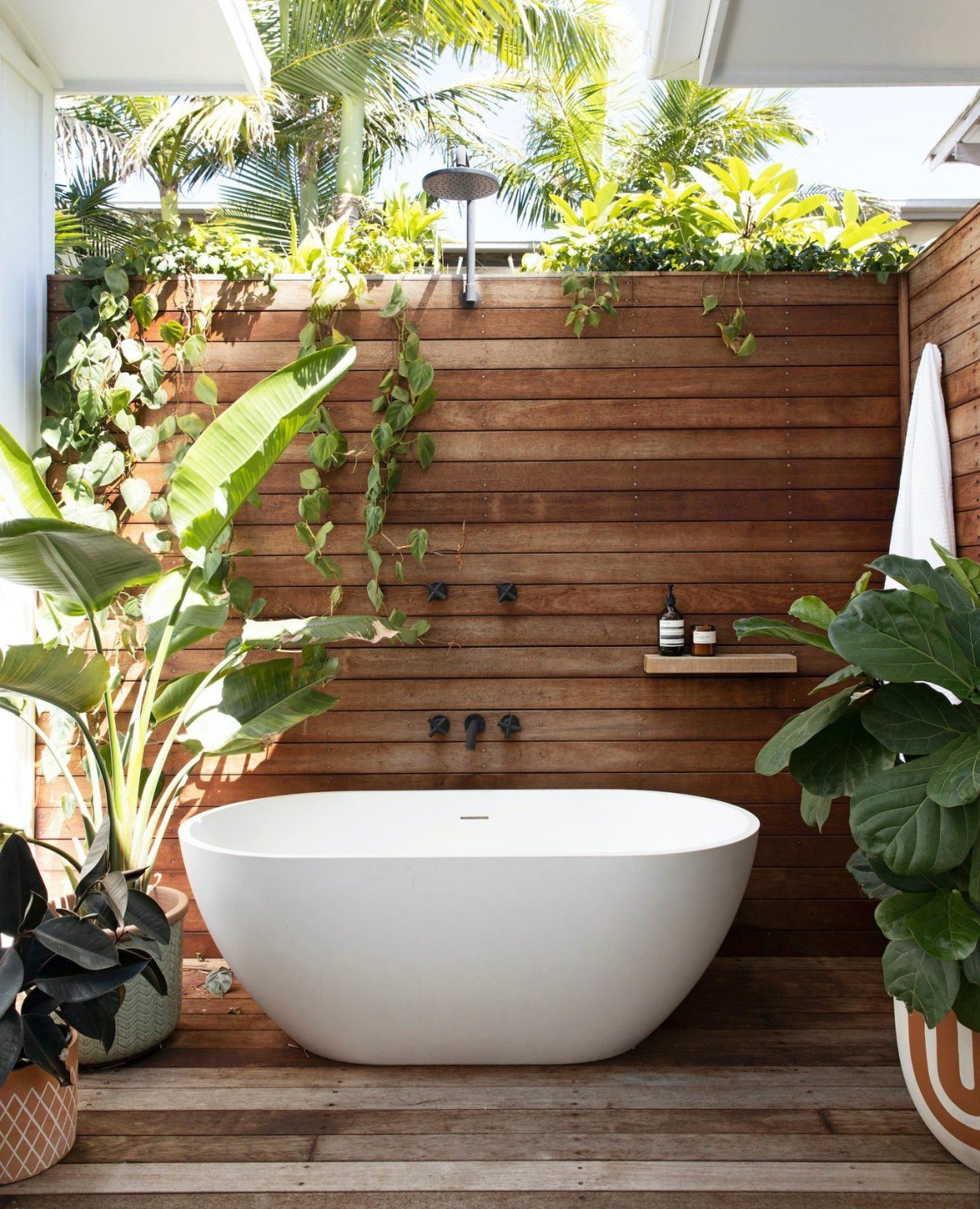 Discover 35 Outdoor Bathroom Ideas for a Blissful Retreat - placeideal.com