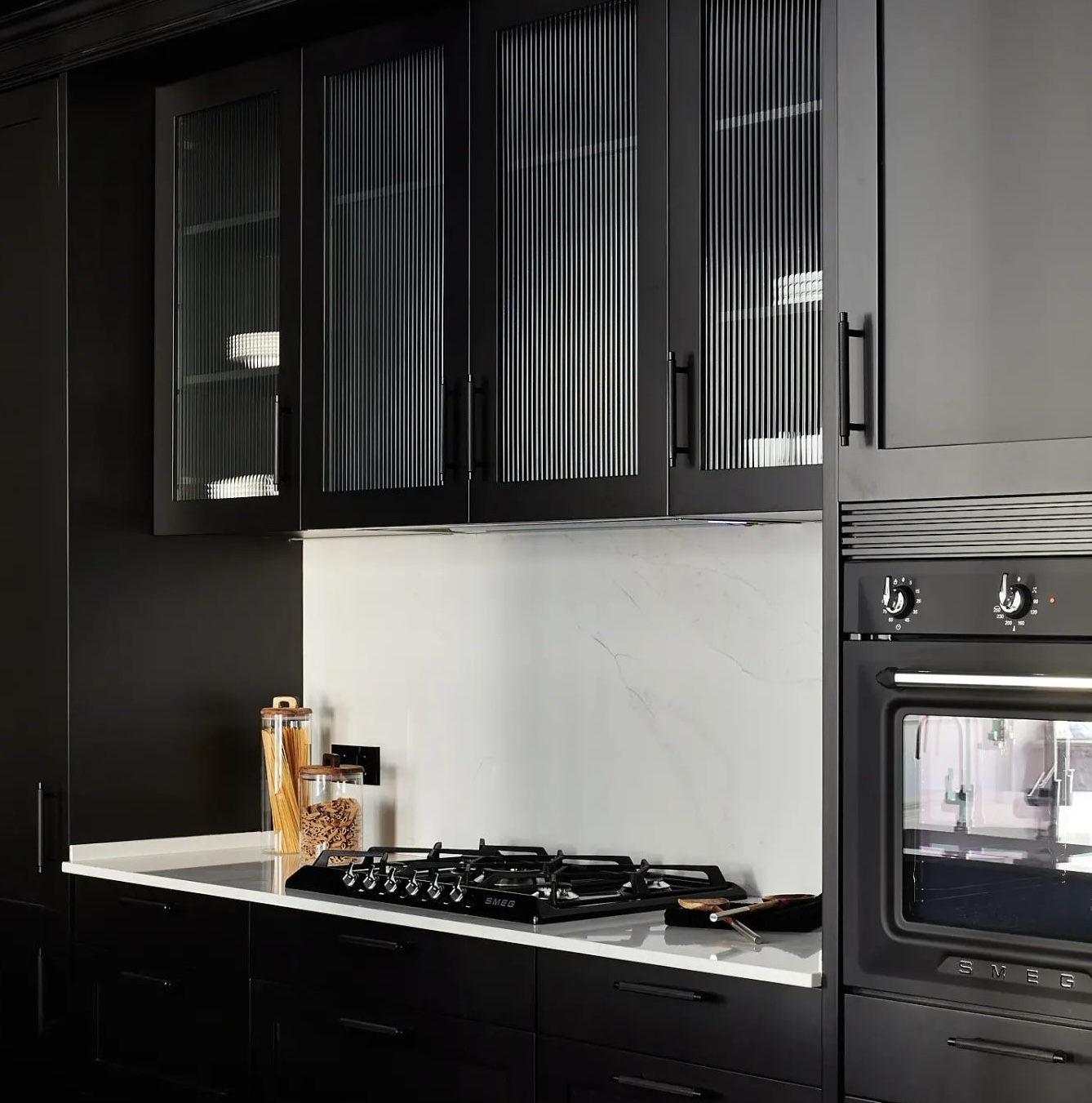 31 Black Kitchen Ideas for Chic & Versatile Cooking Spaces - placeideal.com